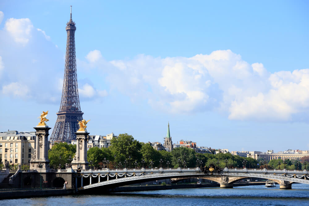 Descoperă Parisul. Ghidul complet pentru o vacanță de neuitat